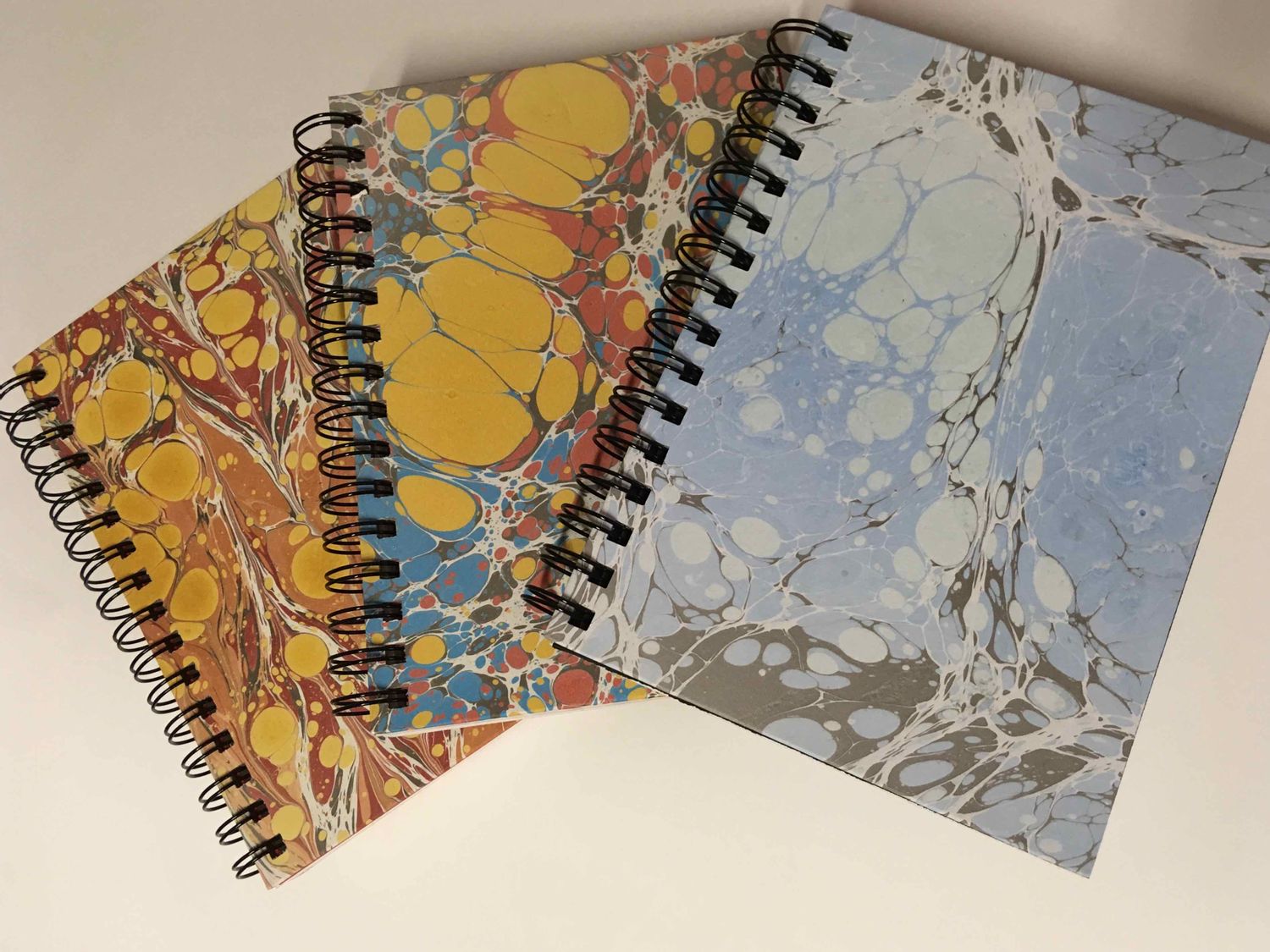 DRAWING BOOK 20 X 20 WITH SPIRALS - Stationery - LEGATORIA LA CARTA | MOM