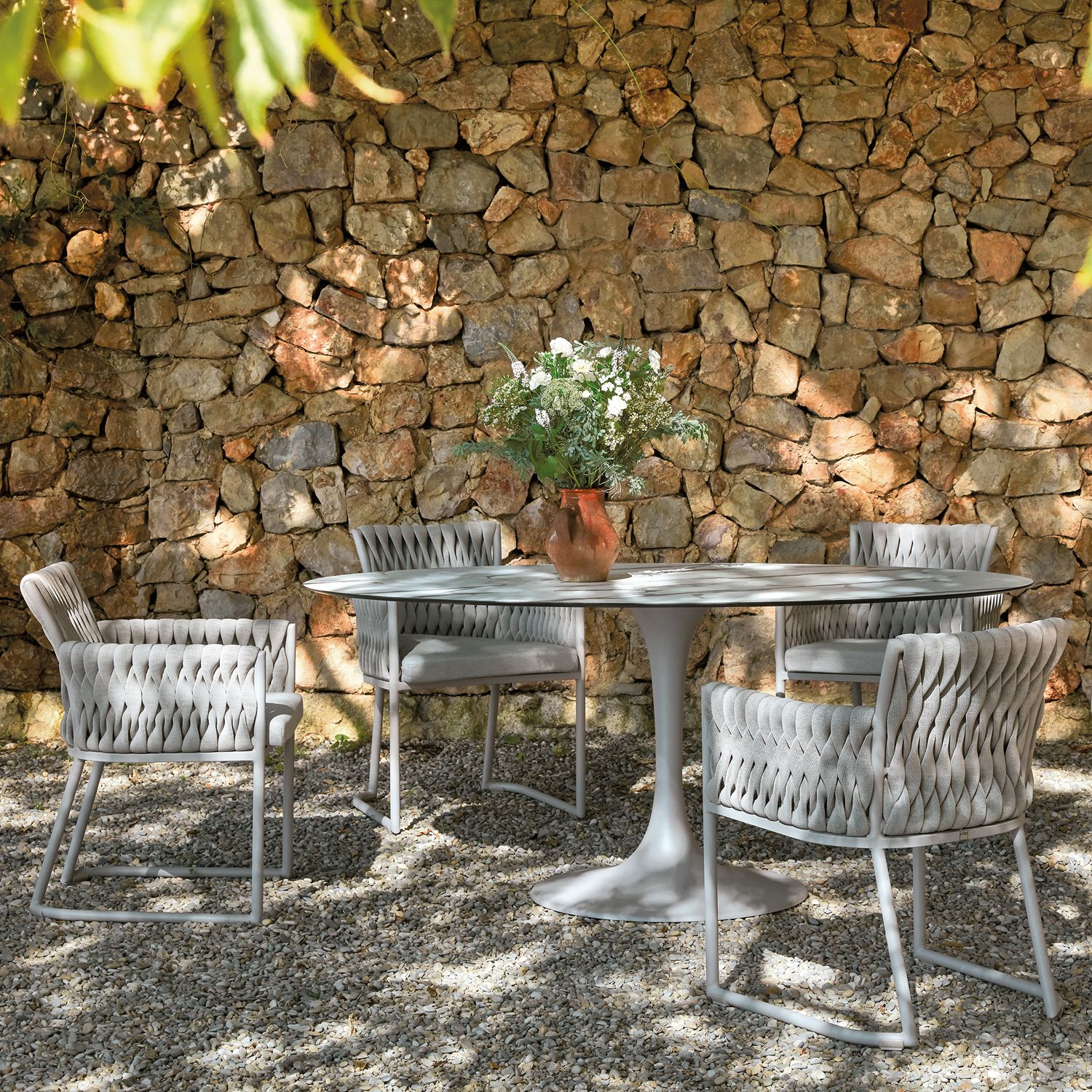 Table repas KOROL ovale plateau HPL - Autres tables - SIFAS - Aluminium ...