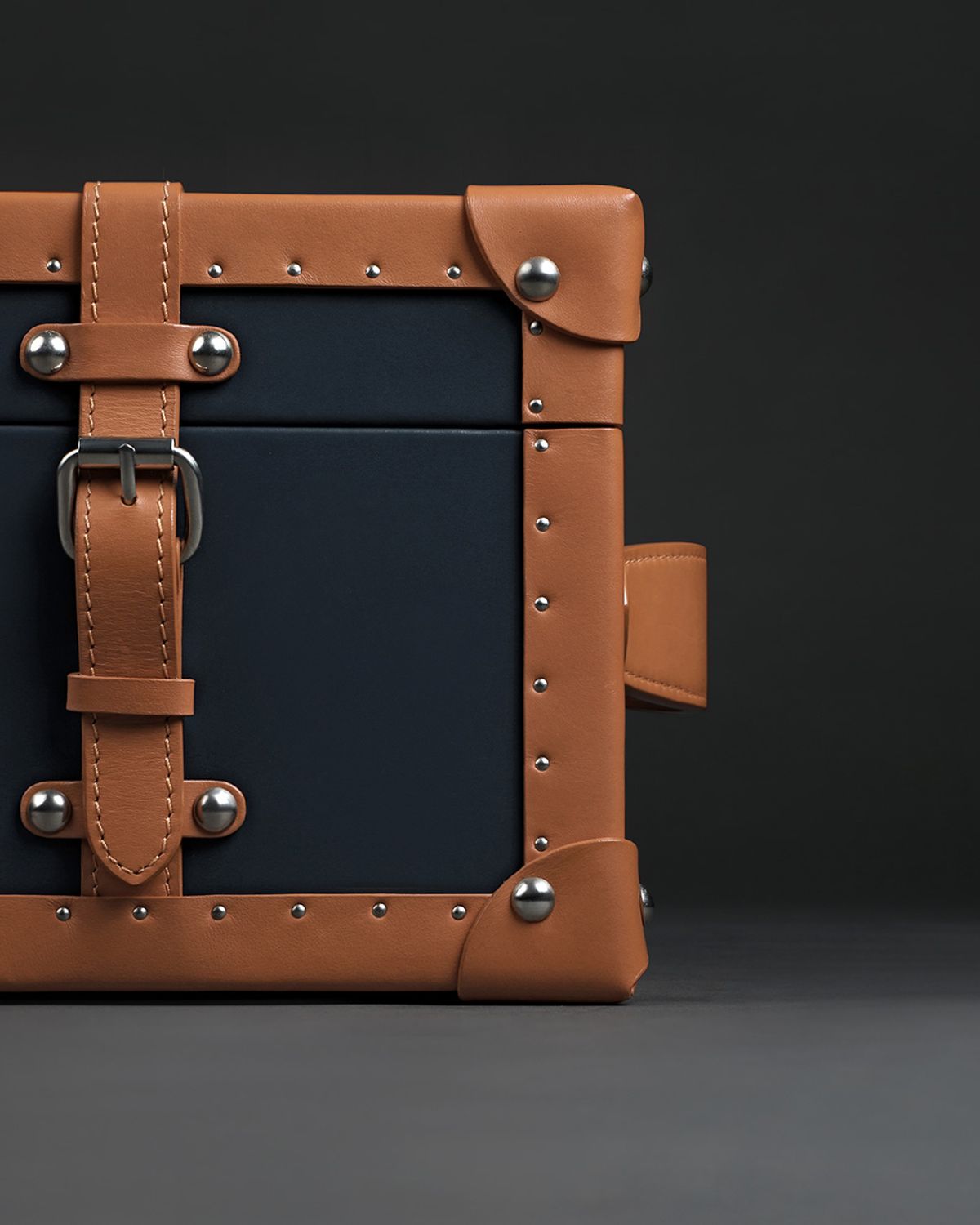 Riley Trunk - Unique pieces - MADHEKE - Leather | MOM