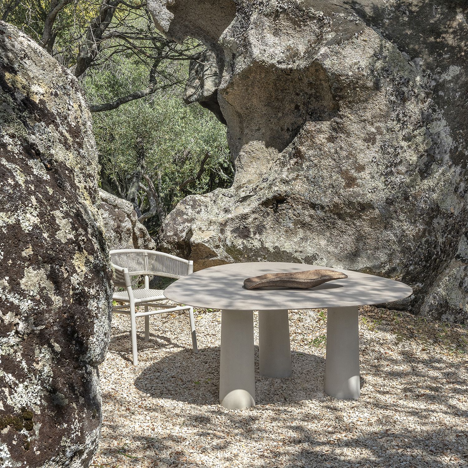 Bold, dining tables - Lawn tables - ETHIMO - Concrete | MOM