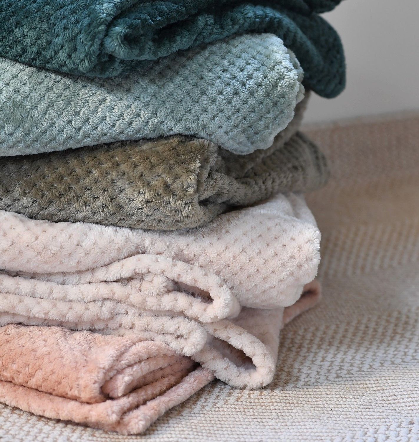 Super soft 100% recycled throws - Throw blankets - MAISON LILO | MOM