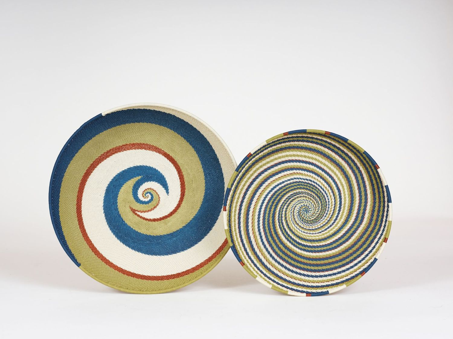 Plates and Trays in telephone wire, Zulu, AS'ART - Design objects - AS ...