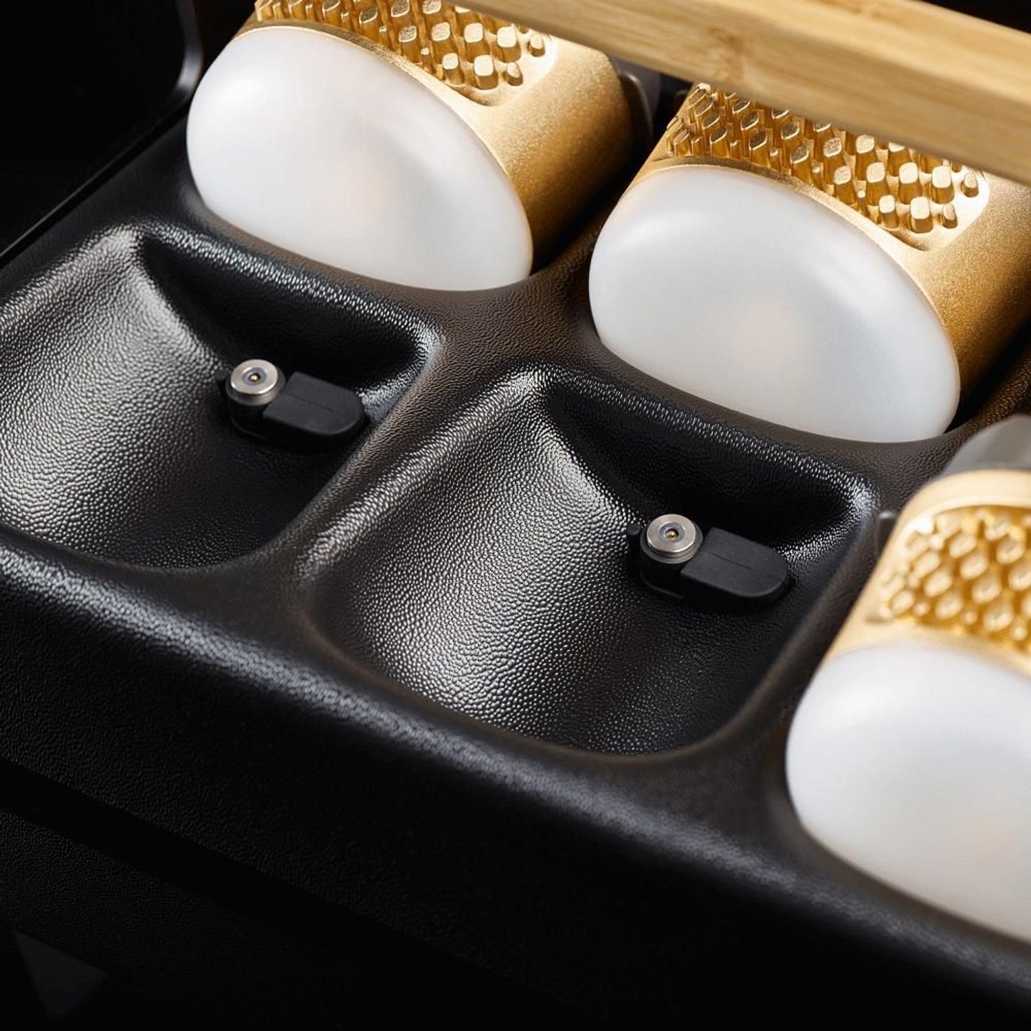 BULBEE wireless lamp charging station - Moveable lighting - PARANOCTA ...