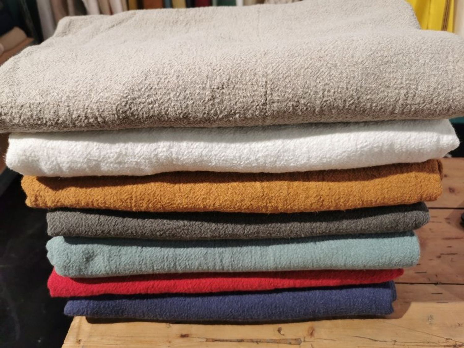 PLAIDS ET DESSUS DE LIT EMPREINTE - Homewear textile - CHARVET EDITIONS ...